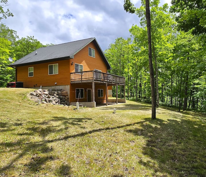 Hayward Hilltop Cabin - Hayward, WI