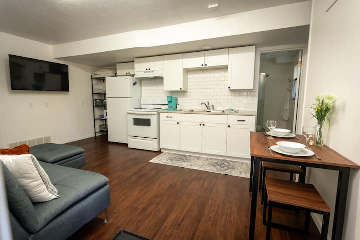 Private Main Floor Suite With Full Kitchen - Lethbridge