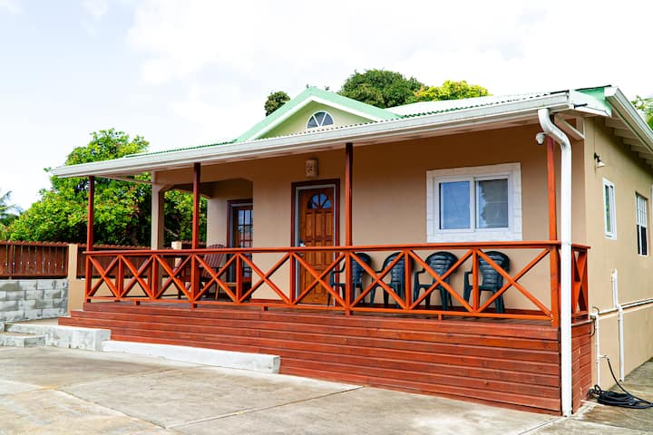 Kaye Devo Villa- Car Packages Offered - Santa Lucía