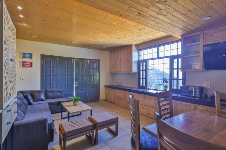 Suhag Valley View, Off-beat 3 Bedroom Holiday Home - Khajjiar