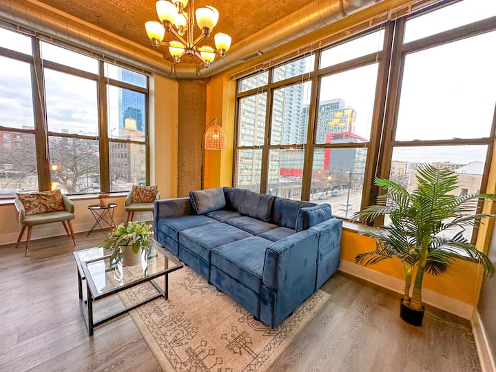 Modern 2br/2ba Corner Suite Near Mccormick Place - Chicago, IL