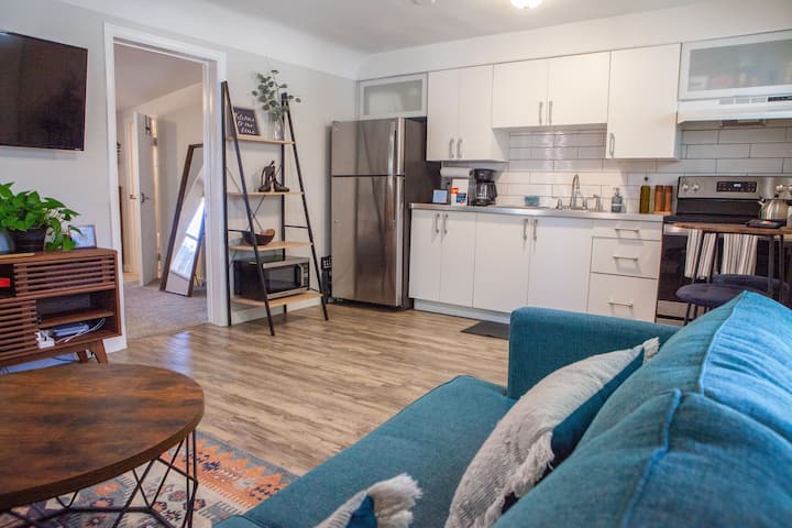 Cozy Apartment Near Downtown Den. Bikes Included! - Denver, CO