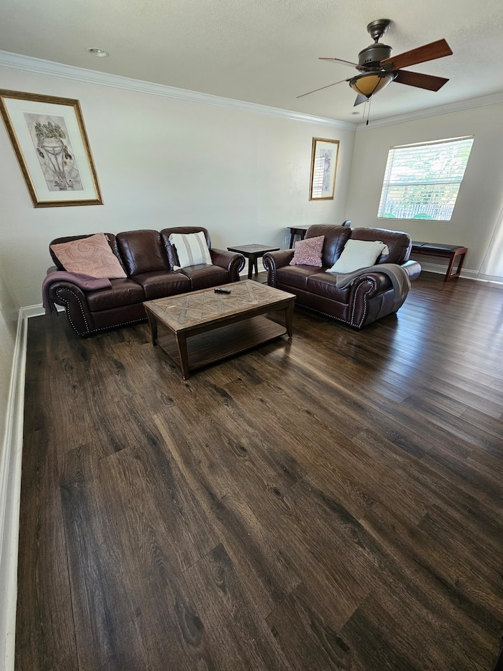 Relaxing 3 Bedroom Home With Free Parking & Wi-fi - Altamonte Springs, FL