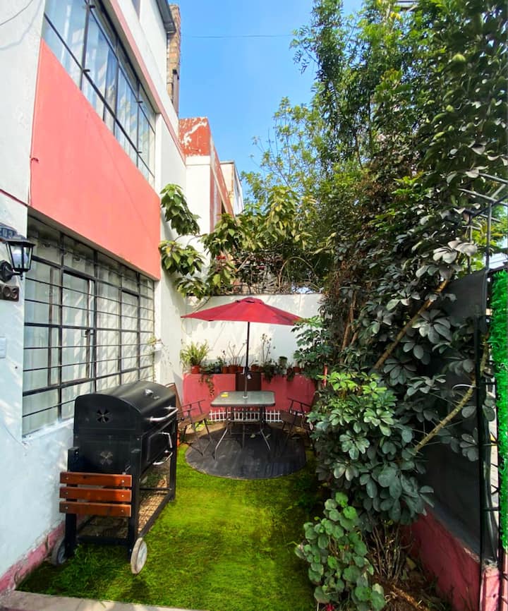 Spacious House With 6 Bedrooms, Yard And Parking - Lima