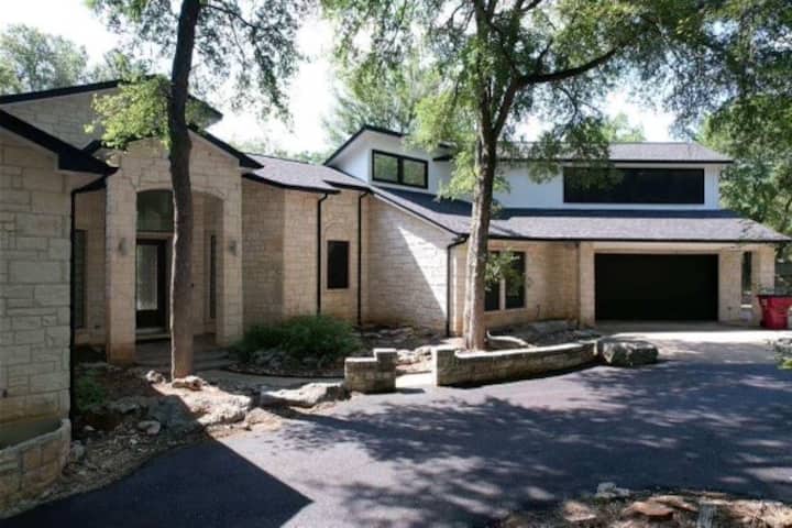 Castle Tower-studio Apt. Near Cota, Tesla & Austin - Cedar Creek, TX