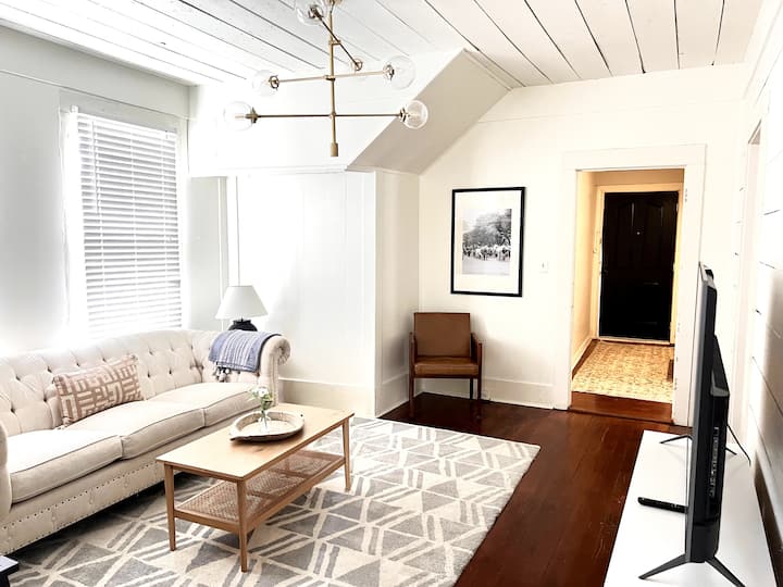 The Carriage House In Fairmount - 3 Rooms, 2 Baths - Stop 6 - Fort Worth
