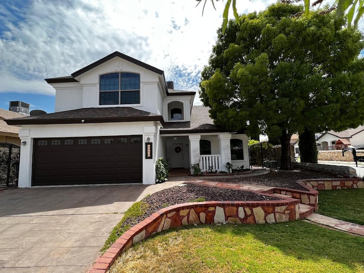 Cheerful 3-bedroom Home With Hot Tub In Main Room. - 厄爾巴索