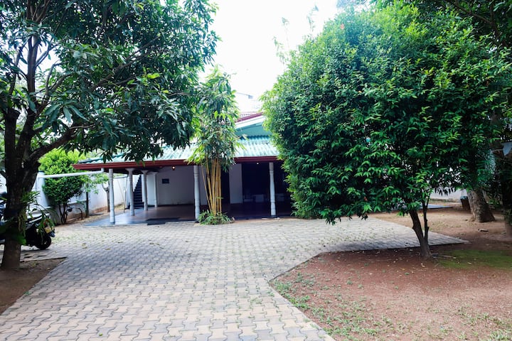 Cheerful 8-bedrooms Villa With Free Parking - Mirissa