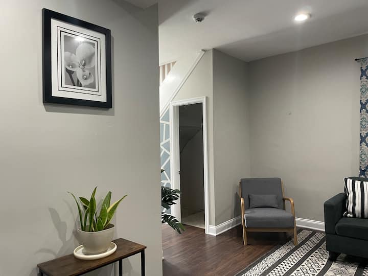 Beautiful 4 Bedroom Home - Baltimore, MD