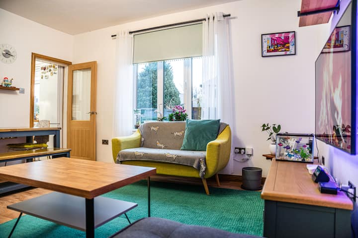 Large Bedroom, Close To Airport And City Centre - Fife