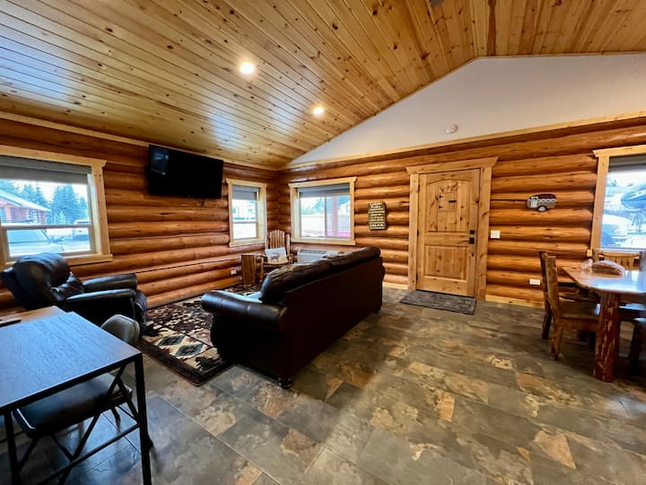 Family-friendly 2br Cabin | Wi-fi & Cable Tv - Bonners Ferry, ID