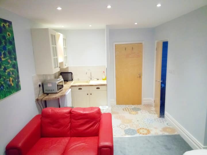 £99 Night, Studio, Park Free 250 Mtrs To Beach - Swanage