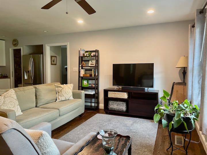 Tranquil Ranch Style Retreat - Smyrna, GA