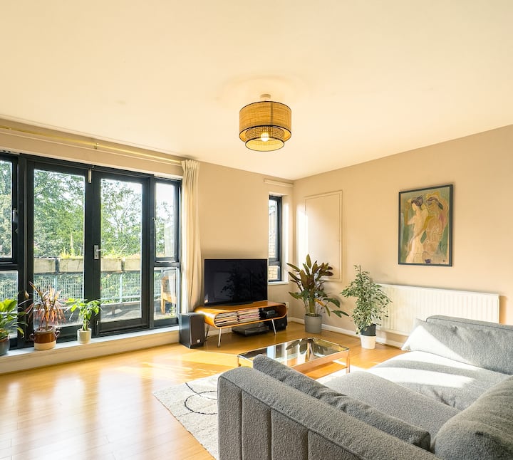 Bright, Serene + Convenient 1-bed Islington Home - London