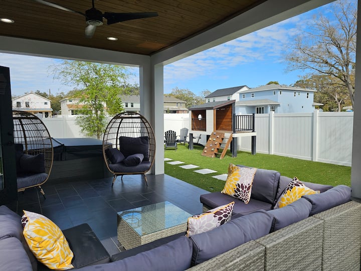 *Happiness Hideaway* W/hot Tub - Near Everything - Tampa