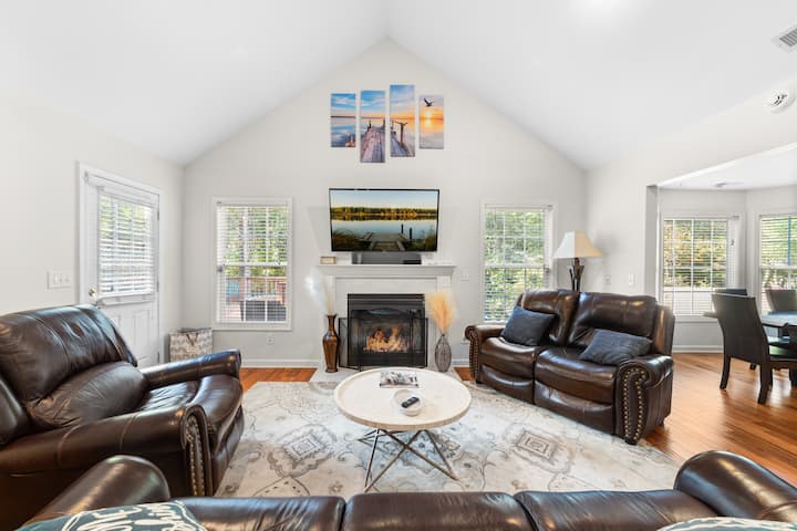 Minigolf, Hot Tub, Gameroom, Fireplace, Min 2 Lake - Lake Norman, NC