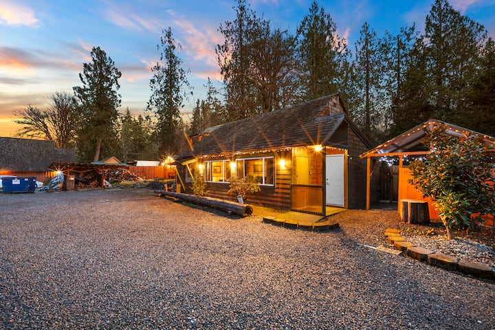 Hot Tub Cabin At Robinhood Village Resort #15 - Hoodsport, WA
