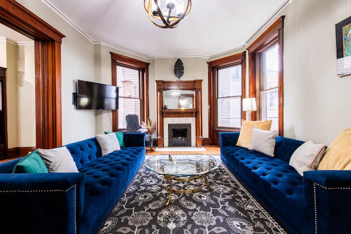 The Gargoyle Manor In Great Location + Parking - Louisville
