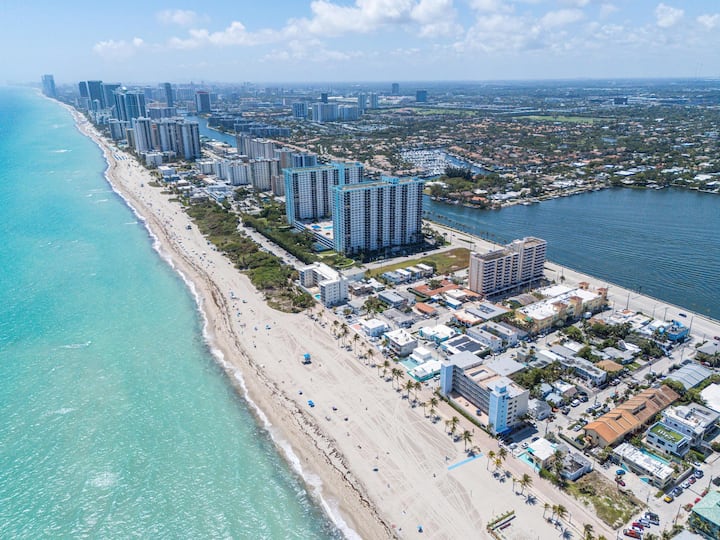 Beachside Oasis - Between Mia & Ftl - Hallandale Beach, FL