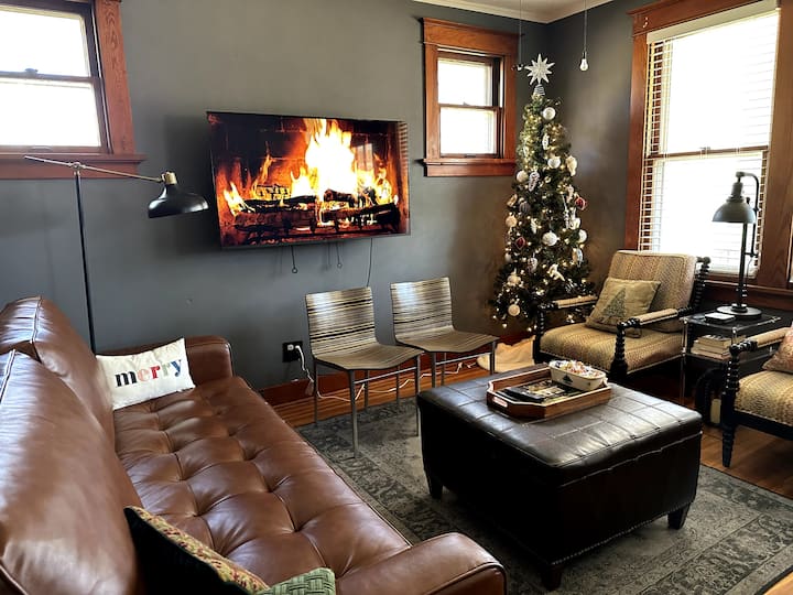 Historic Leclaire Cottage On The Park - Maryville, IL