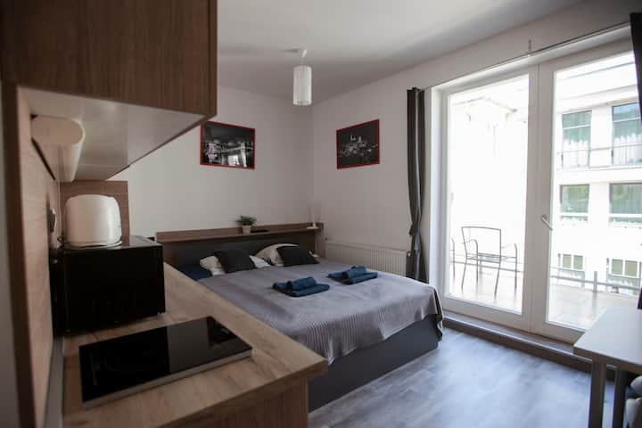 Quiet Loft With Balcony In The Heart Of Budapest - Boedapest