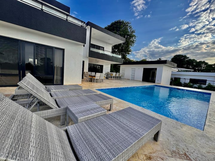 Casa Coco-moderno Superior 4 Master @ Casa Linda - Dominica