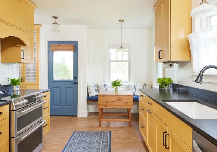 West Seattle Farmhouse, Mountain And Sound Views - Seattle, WA