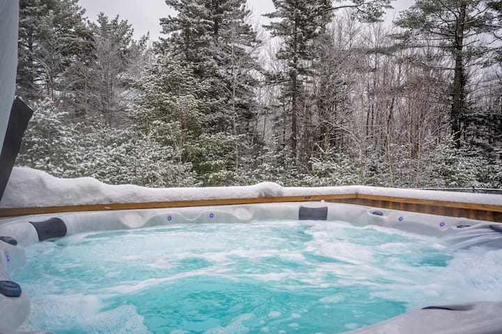 Five Minutes To The Mountain. Hot Tub. Fireplace. - Bethel, ME
