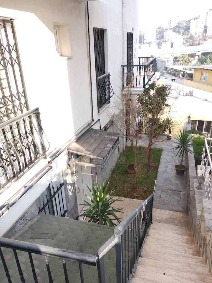 2 Storey, Central House With Sea View - İzmir