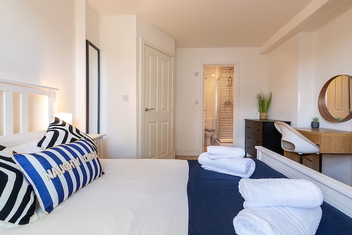 Lovely 2 Bedroom 2 Bathroom Apartment With Parking - Loughborough