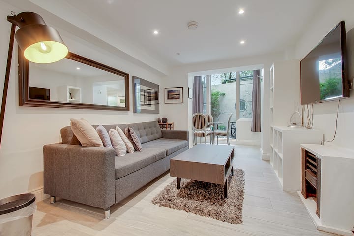 Super King Size Bed W/jacuzzi Bath & Outdoor Patio - Notting Hill