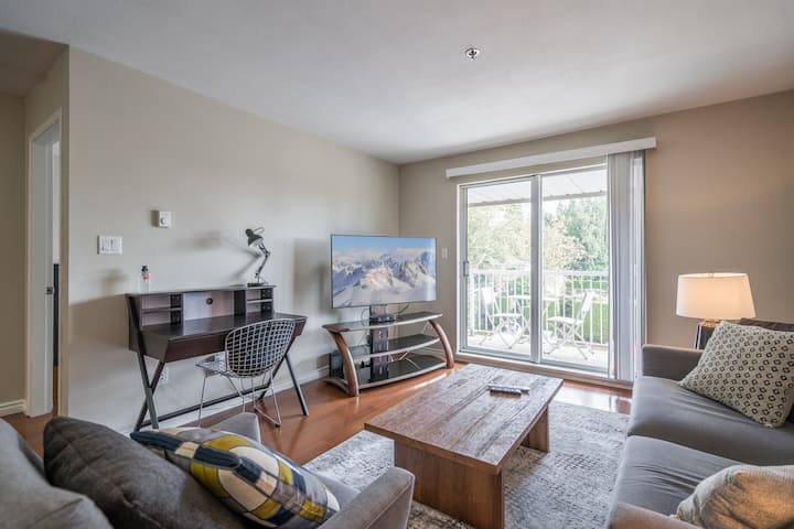 Luxury Top Floor 2 Bedroom Condo - Abbotsford