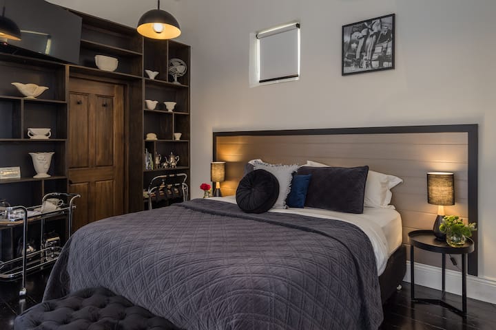 Lady Wiegard In The Heart Of The Village - Lancefield