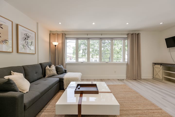 Bright 1-bedroom Near Lake & Downtown Toronto - Centennial Park