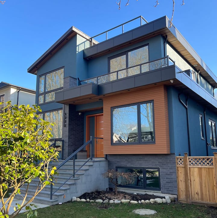 Brand New House A Queen Bedroom Unit With Parking - Vancouver