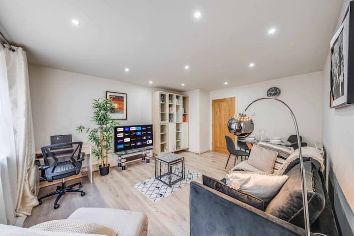 Canary Wharf O2 Excel Flat W/ Parking & Balcony - Canning Town - London