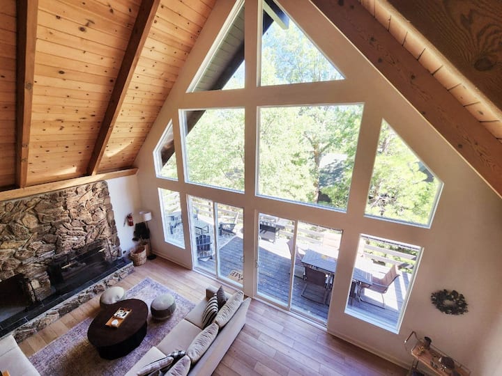 Baumhaus: Family & Dog Friendly Home W/game Area - Lake Arrowhead, CA