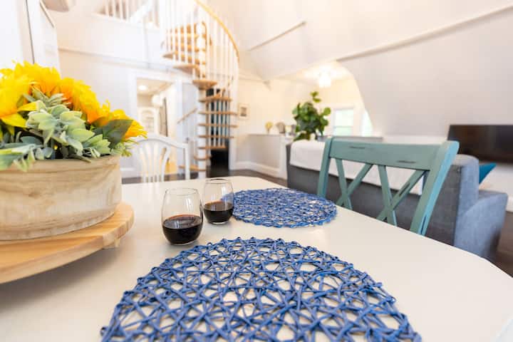 Jennifer’s Cozy Loft Walk To Brown Private Parking - Providence, RI