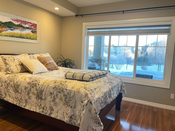 Mins West Edmonton Mall: Walk Out Suite 2bath2bdrm - Edmonton