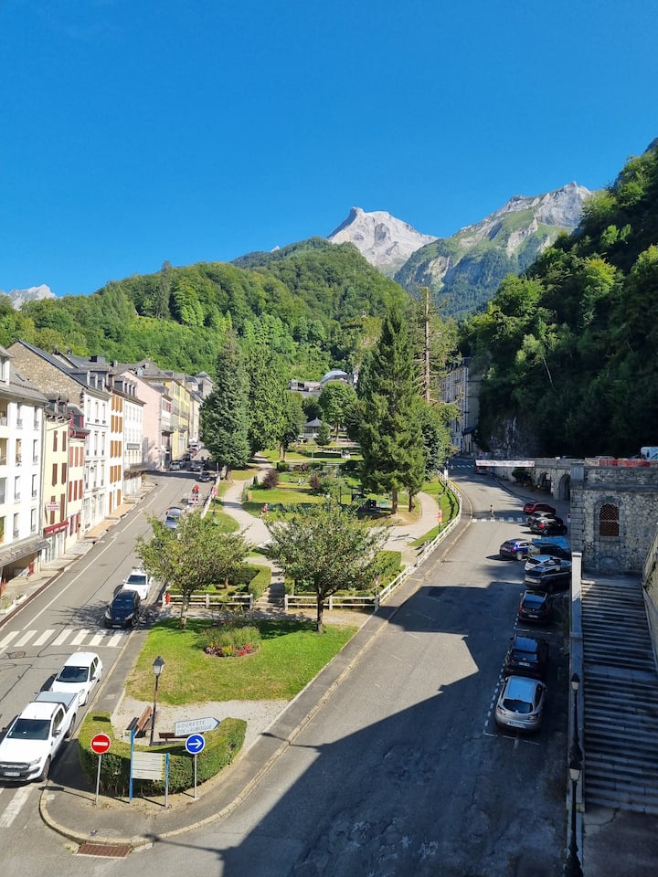 Petit Nid Perché Au Coeur Des Eaux - Bonnes - Laruns