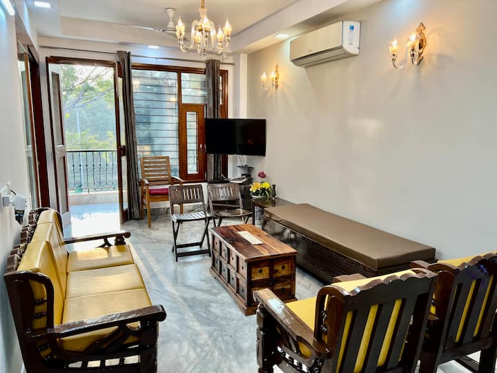 Pleasant 3bhk, Cr Park - New Delhi