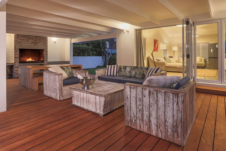 Hibiscus On Fourth | Off-the-grid Family Fun - Hermanus