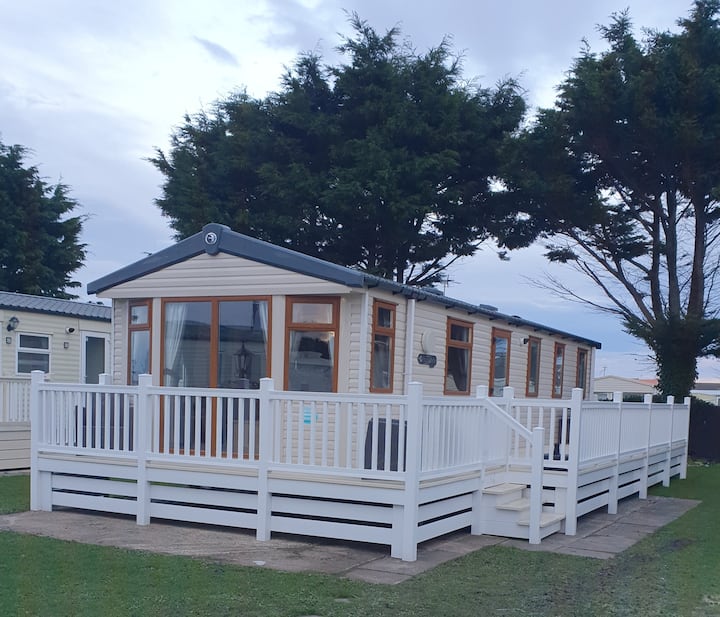 5 Minutes Walk To The Beach, Close To Club House - Prestatyn