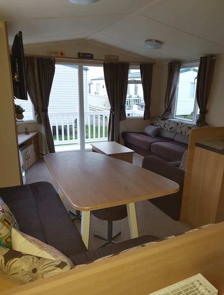 5 Minutes Walk To The Beach, Close To Club House - Rhyl
