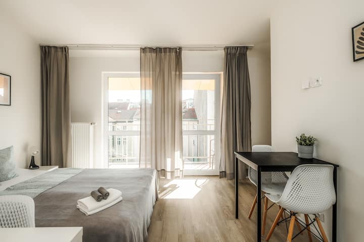 Seifert Residence: With A/c&balcony! - Praga