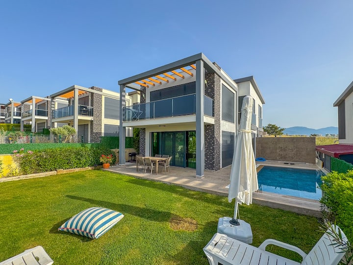 Villa De Luxe, Grand Jardin/piscine Privée/vue - Davutlar