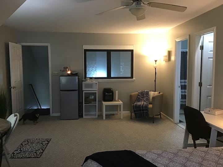Extra Large Studio Centrally Located In Hampton - Newport News