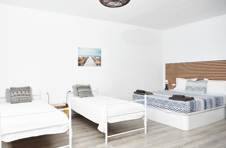 Spacious Family Room W/ Private Bathroom - Tavira