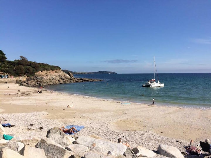 10 Minutes Walk To Beach & Free Parking (Sleeps 6) - Falmouth