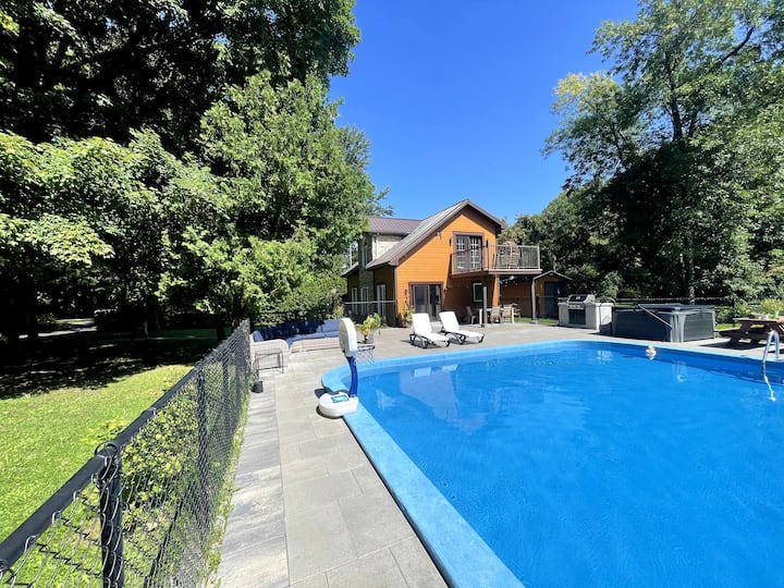 Cozy 4 Season Cottage/big Property By The River - Lévis